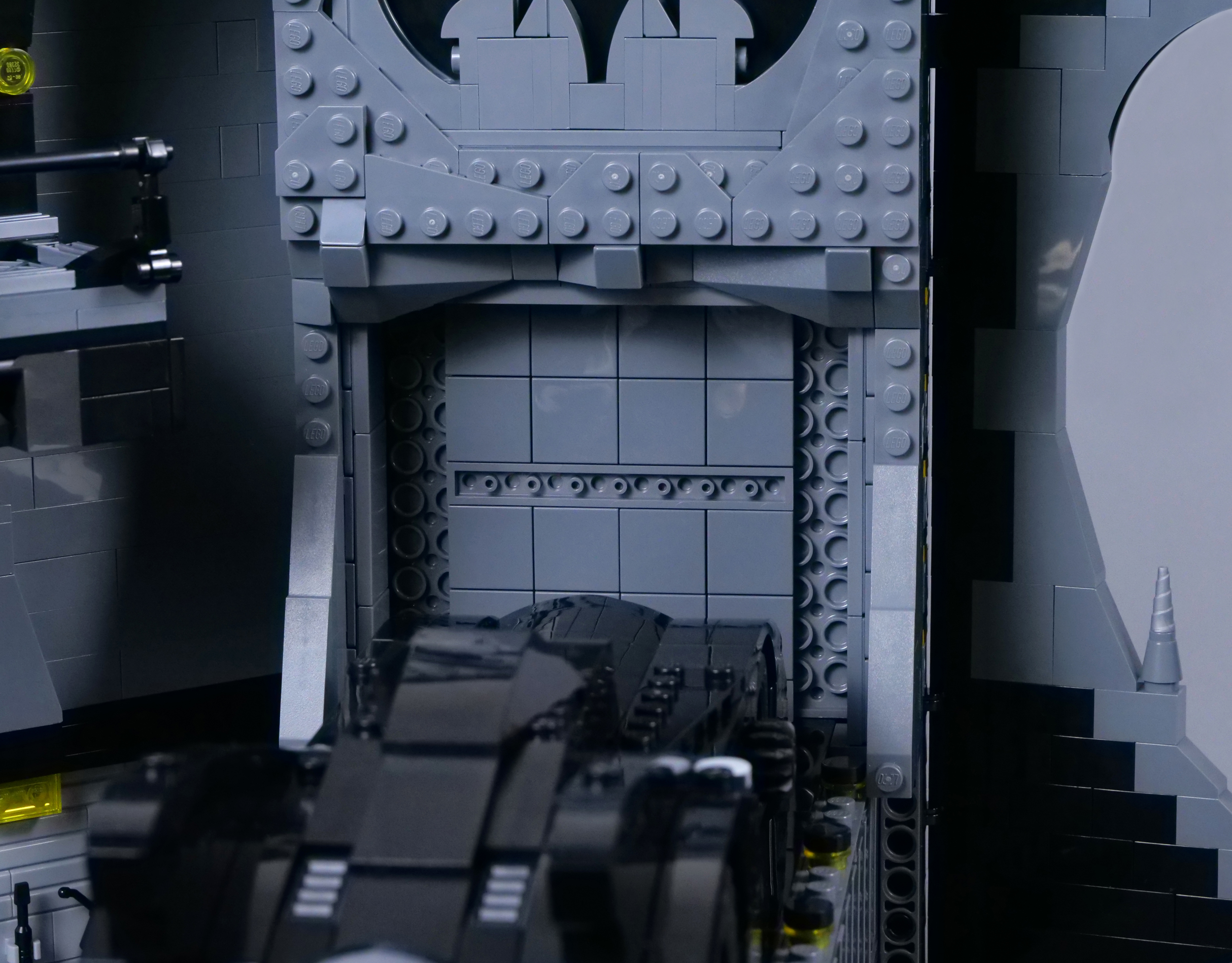 LEGO DC Comics Super Heroes 76252 Batcave - Shadow Box review | Brickset